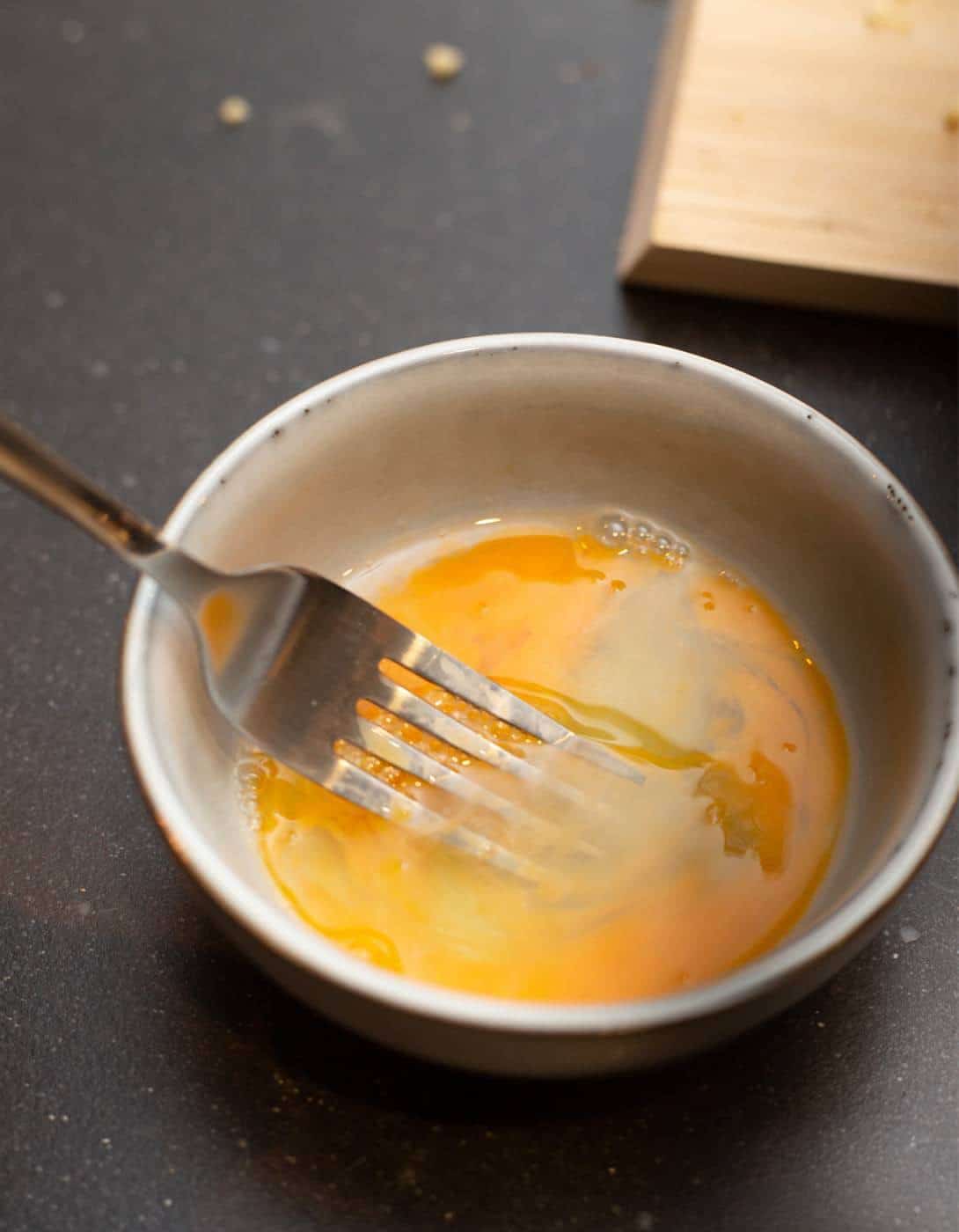 Bladerdeeg borrelhapje met salami en kaas - Velthuizen Keukens Recepten